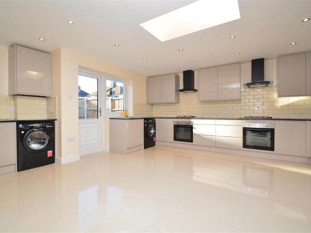 1 bedroom house share to rent