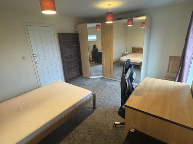 1 bedroom house share to rent