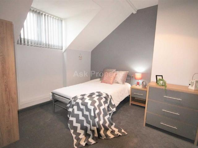 1 bedroom house share to rent