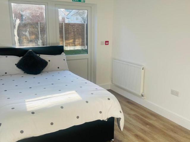1 bedroom house share to rent