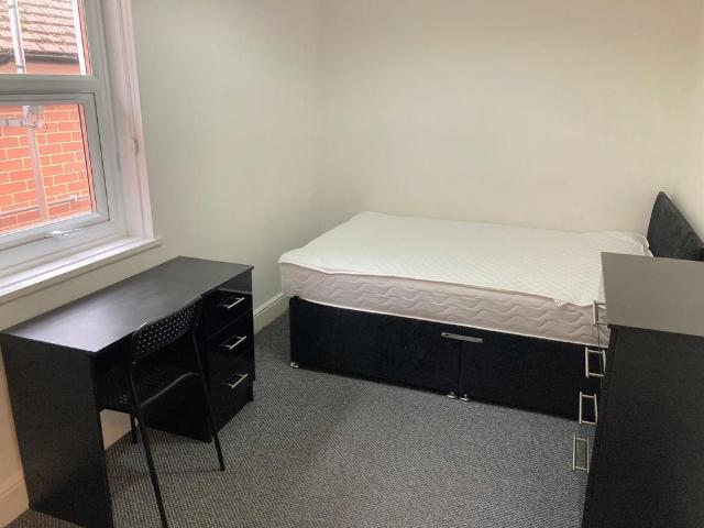 1 bedroom house share to rent