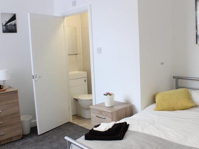 1 bedroom house share to rent