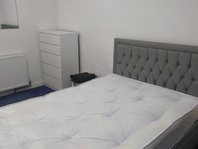 1 bedroom house share to rent