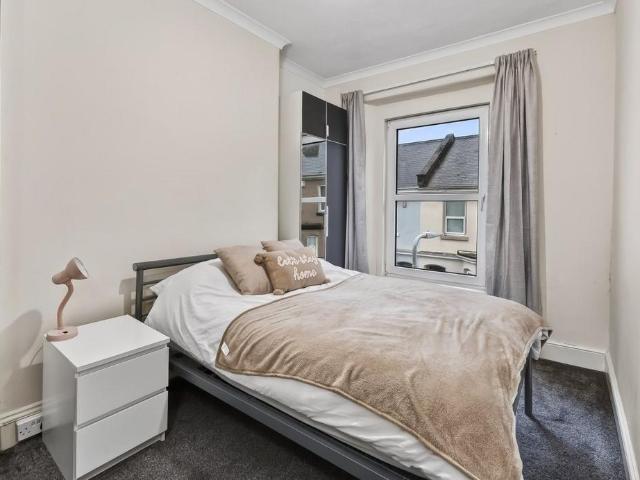 1 bedroom house share to rent