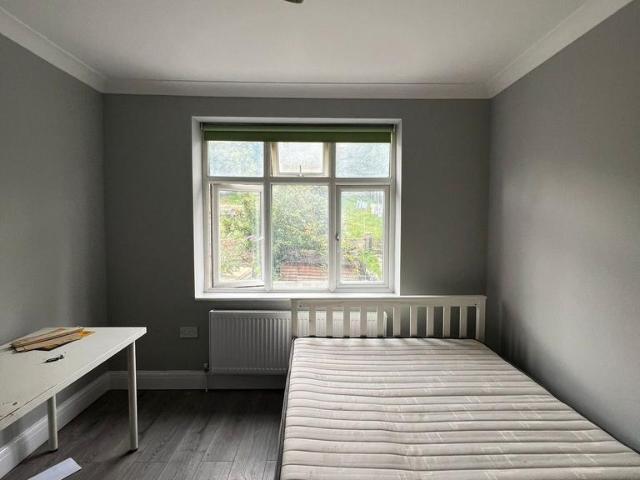 1 bedroom house share to rent
