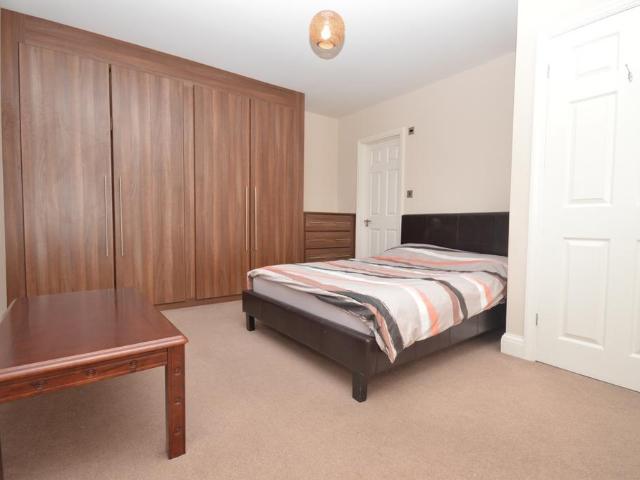1 bedroom house share to rent