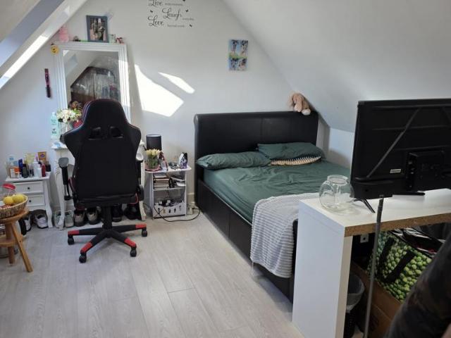 1 bedroom house share to rent