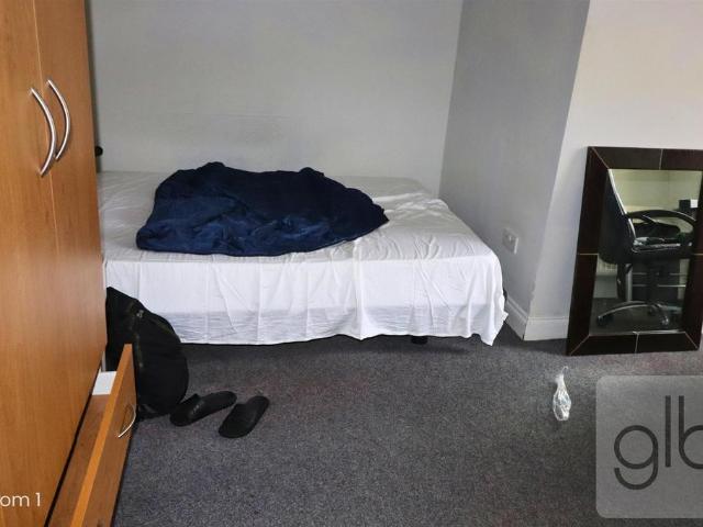 1 bedroom house share to rent