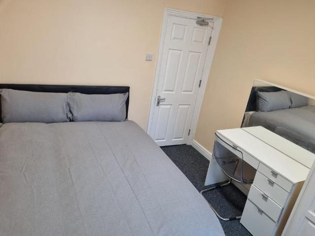 1 bedroom house share to rent