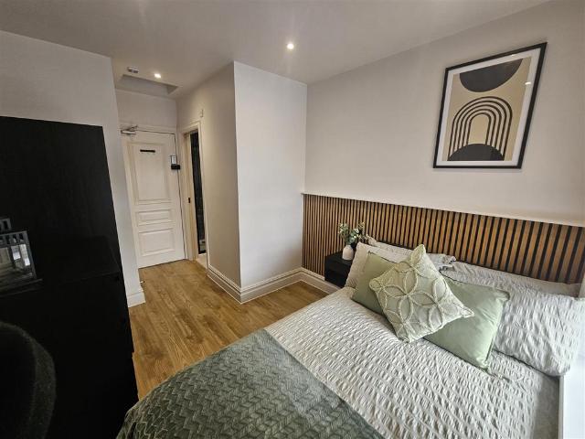 1 bedroom house share to rent