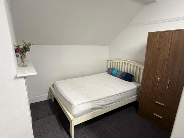 1 bedroom house share to rent
