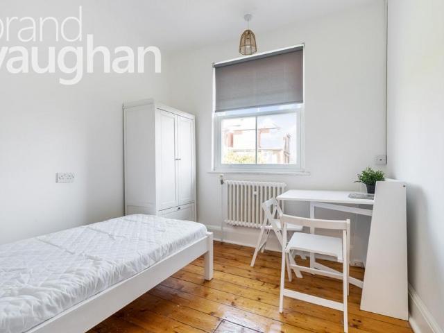 1 bedroom house share to rent