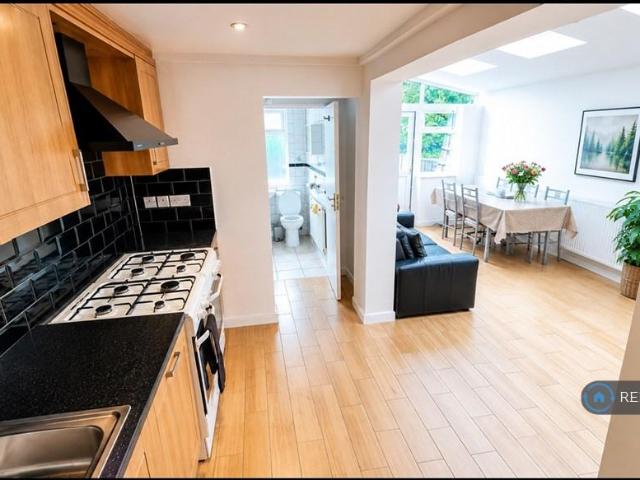 1 bedroom house share to rent
