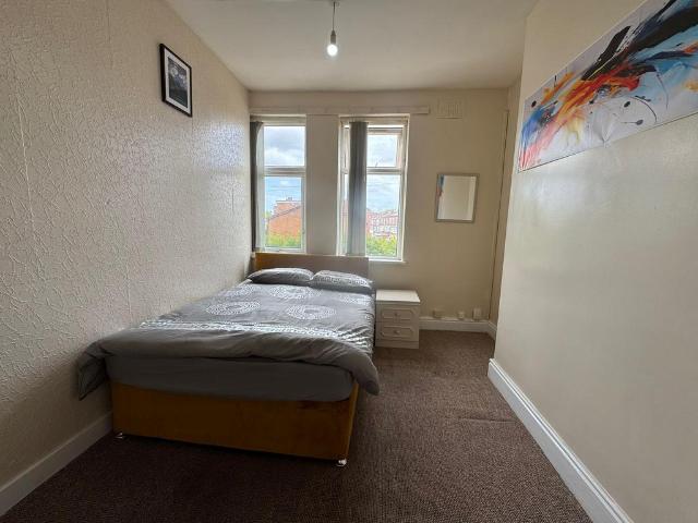 1 bedroom house share to rent