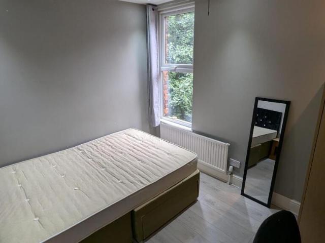 1 bedroom house share to rent