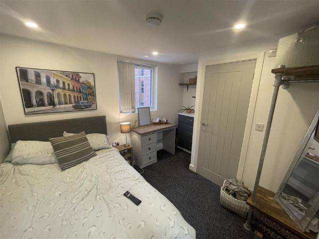 1 bedroom house share to rent