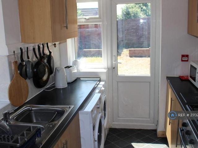 1 bedroom house share to rent
