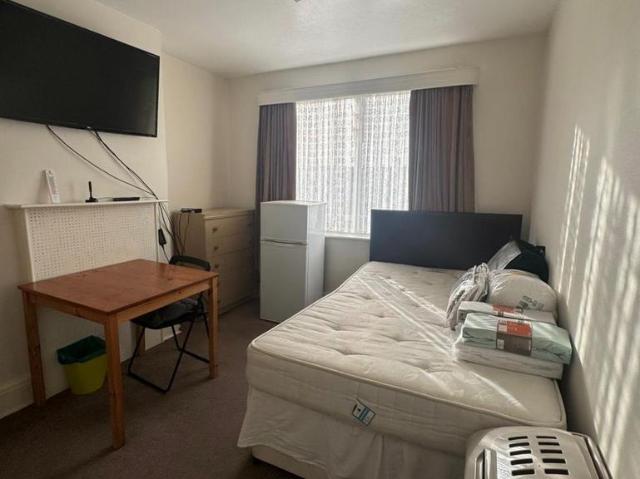 1 bedroom house share to rent