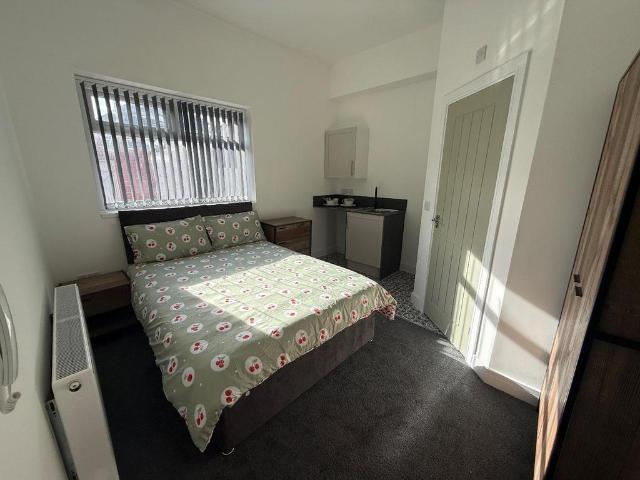 1 bedroom house share to rent