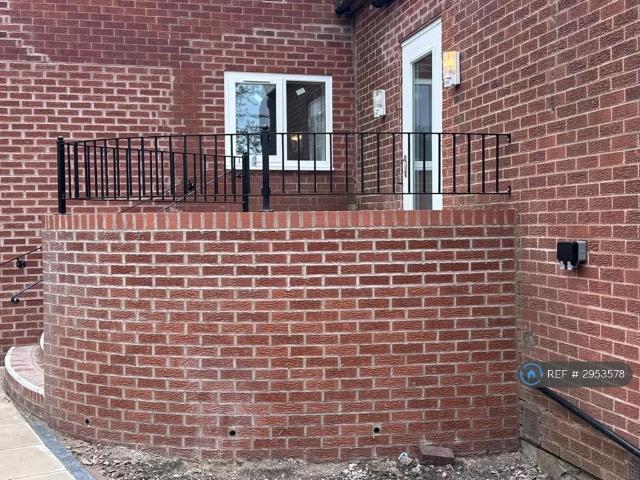 1 bedroom house share to rent