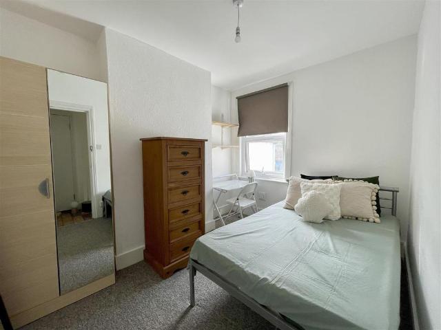 1 bedroom house share to rent