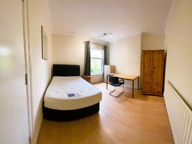 1 bedroom house share to rent