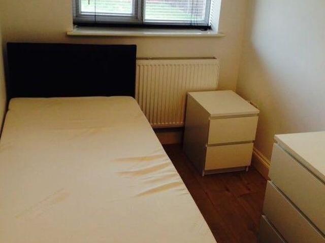 1 bedroom house share to rent