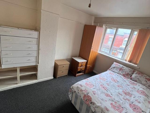 1 bedroom house share to rent