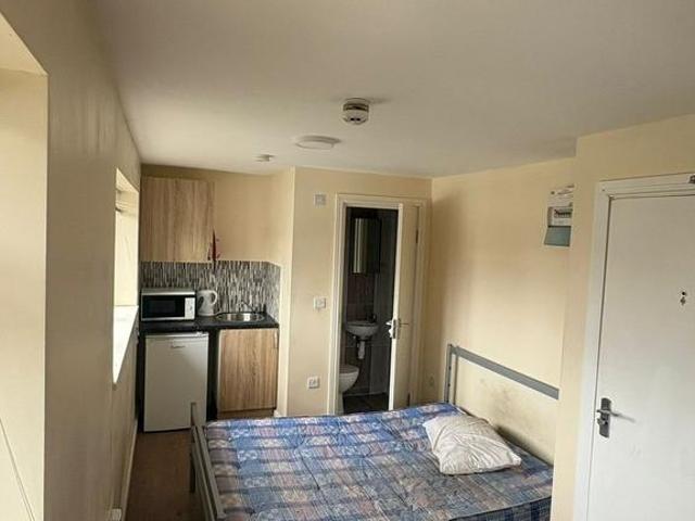 1 bedroom house share to rent