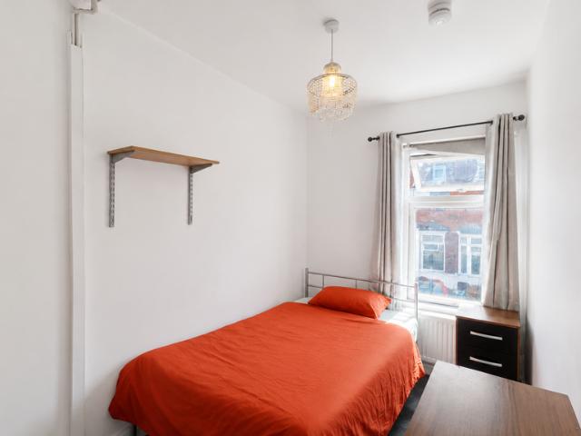 1 bedroom house share to rent