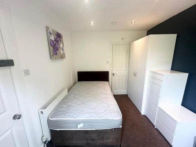 1 bedroom house share to rent