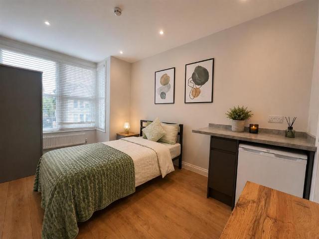 1 bedroom house share to rent