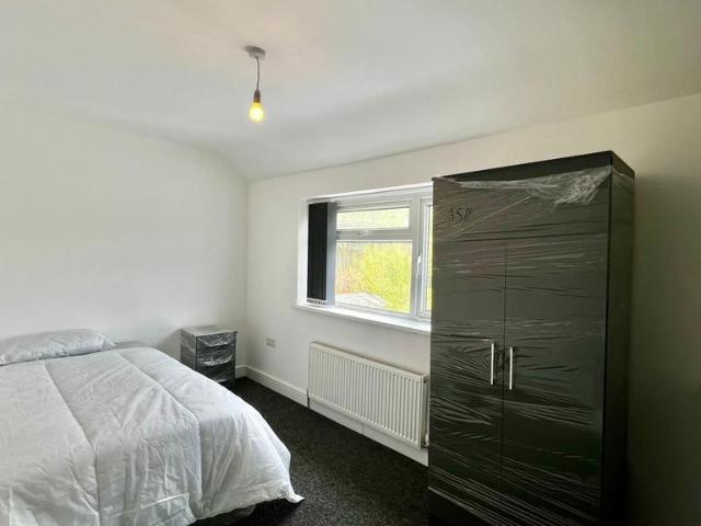 1 bedroom house share to rent