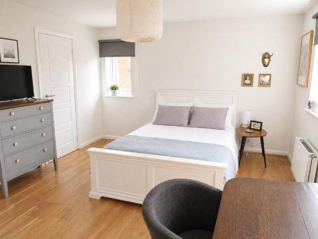 1 bedroom house share to rent