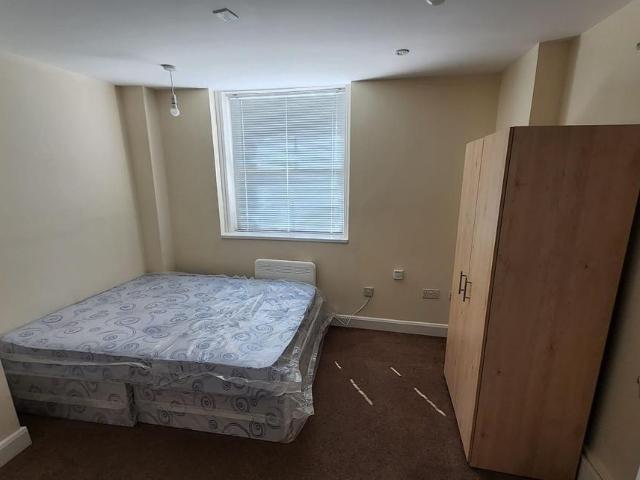 1 bedroom house share to rent