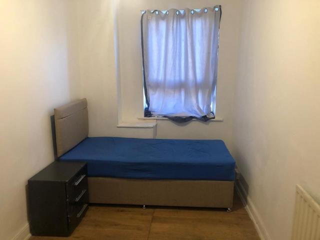 1 bedroom house share to rent