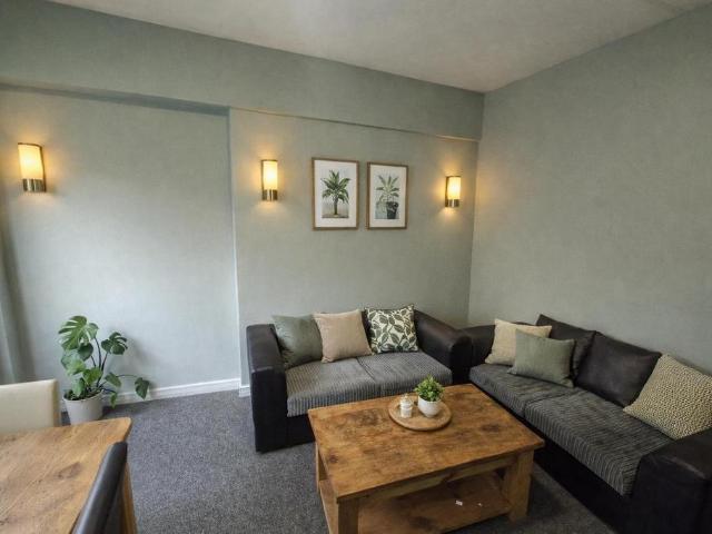 1 bedroom house share to rent