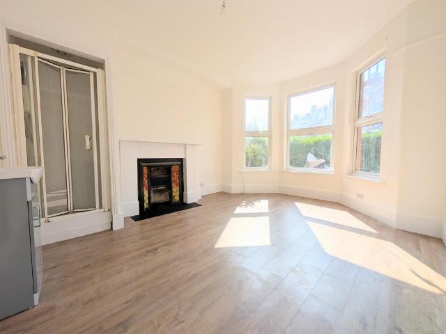 1 bedroom house share to rent