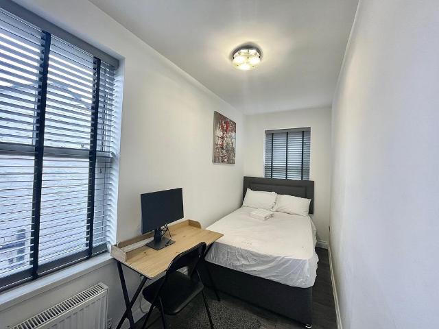 1 bedroom house share to rent