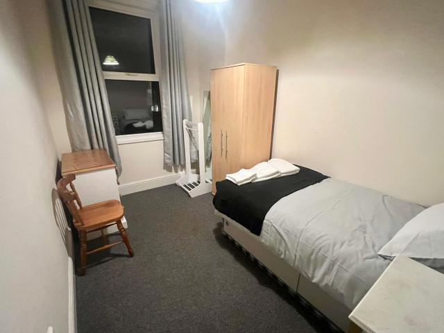 1 bedroom house share to rent