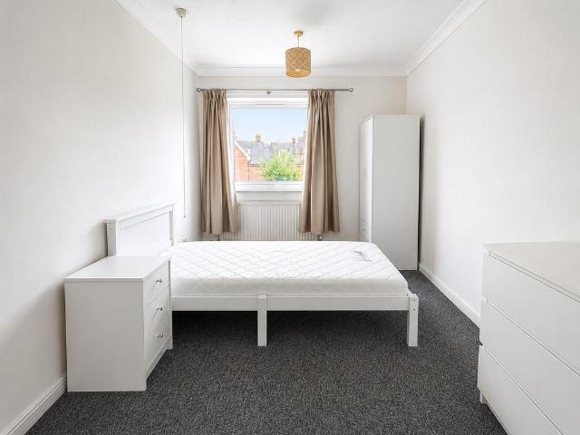 1 bedroom house share to rent