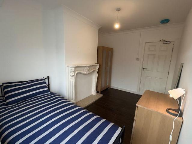 1 bedroom house share to rent
