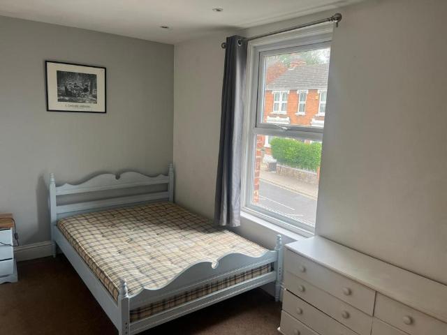 1 bedroom house share to rent
