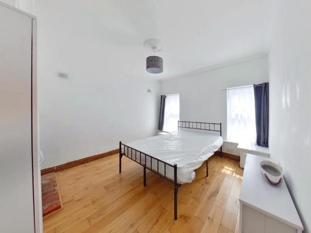 1 bedroom house share to rent