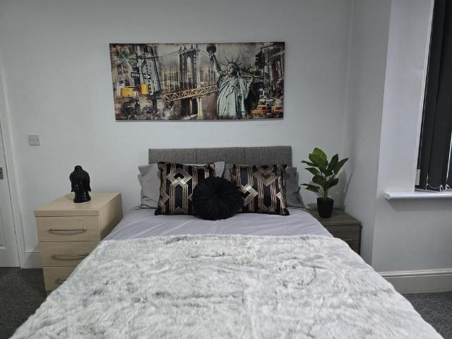 1 bedroom house share to rent
