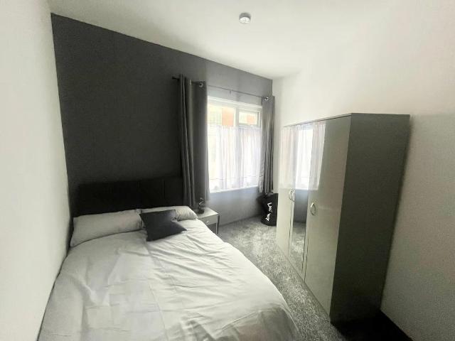 1 bedroom house share to rent