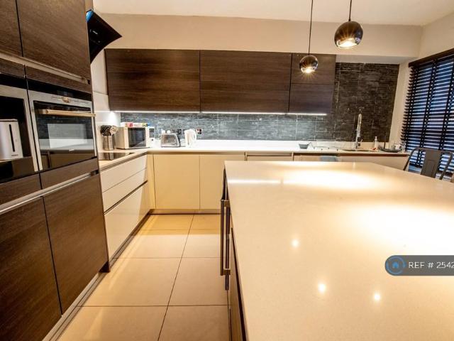 1 bedroom house share to rent