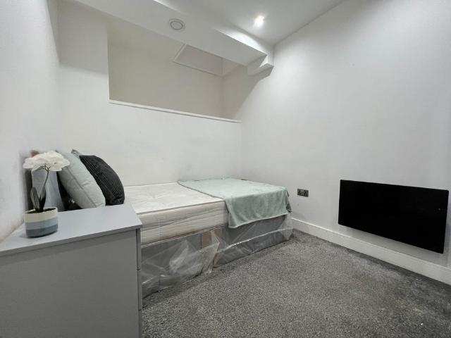 1 bedroom house share to rent