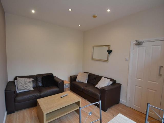 1 bedroom house share to rent