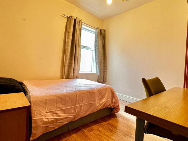 1 bedroom house share to rent